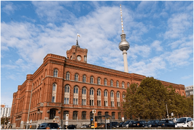 Das Berliner Rote Rathaus – ein Turm großer Ambitionen - berlinyes.eu