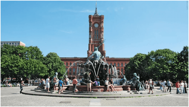 Das Berliner Rote Rathaus – ein Turm großer Ambitionen - berlinyes.eu